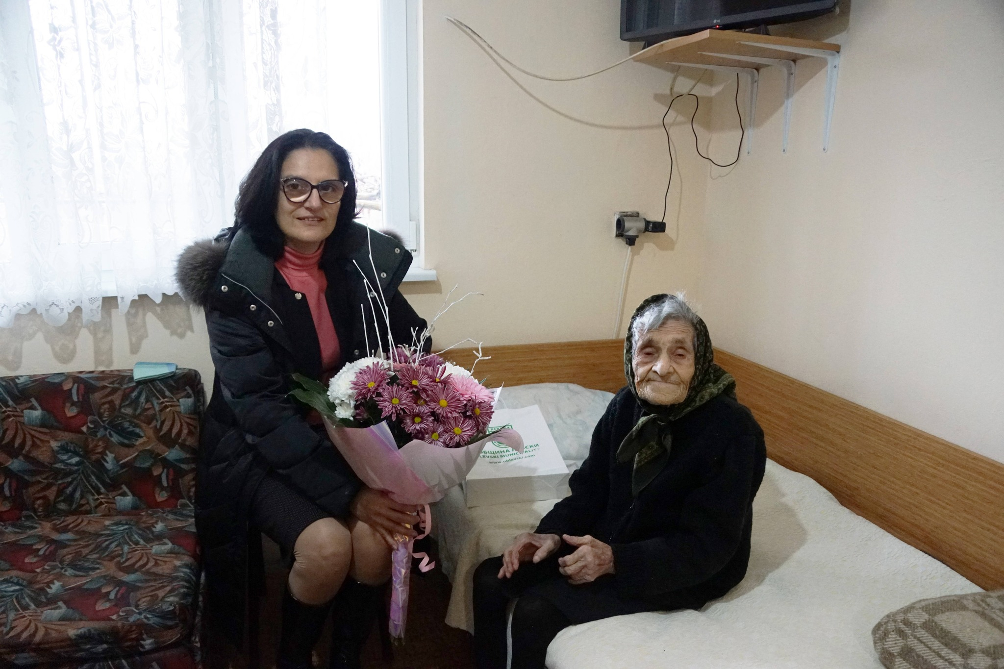 Баба Пенка от плевенското село Козар Белене навърши 100 години (Снимки)